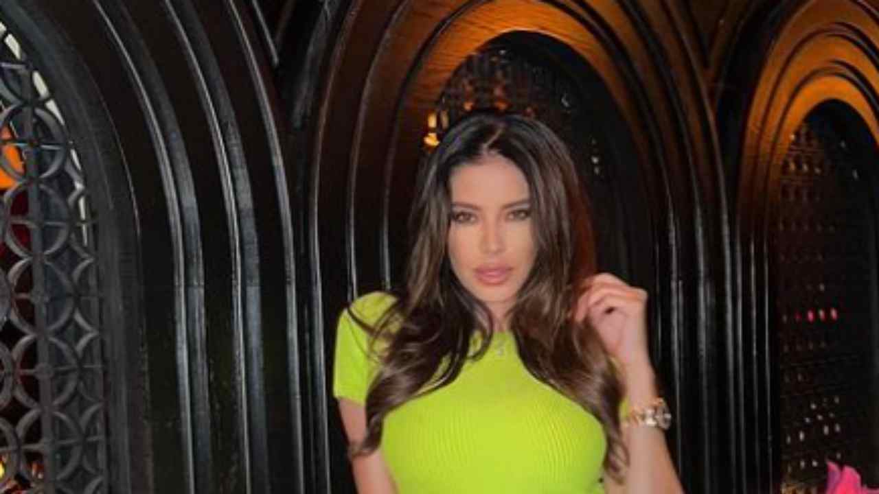 Aida Yespica Esplosione Di Bellezza A Milano Curve Meravigliose