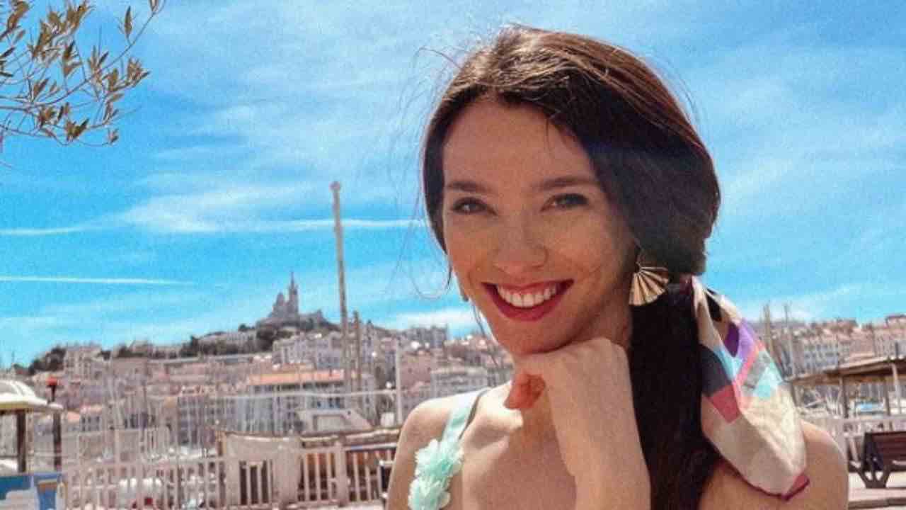 Eredità, ex professoressa mostra l'anello: “Auguri” - FOTO