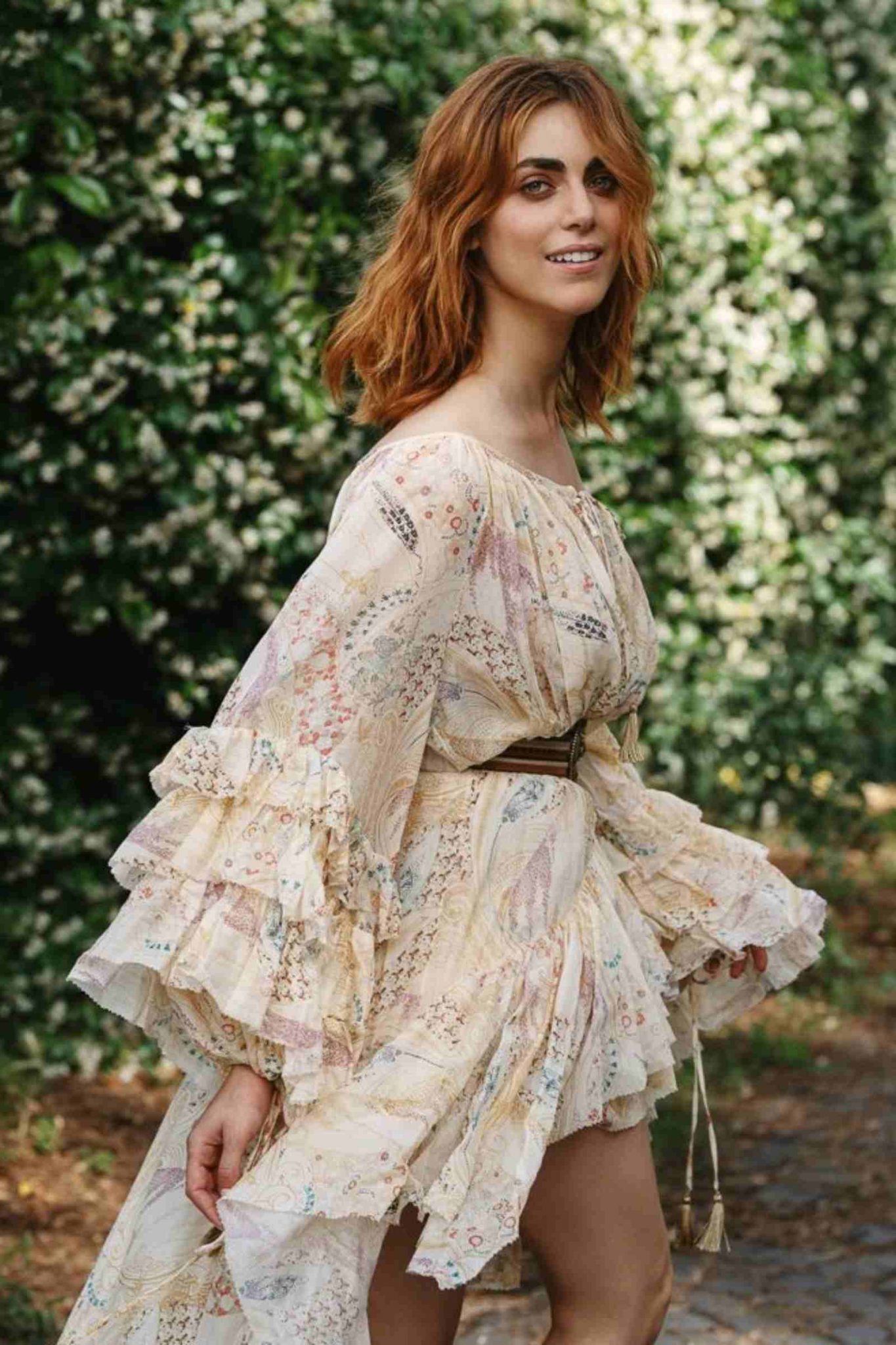 "Che dea": Miriam Leone irresistibile gambe accavallate e calze osé ...