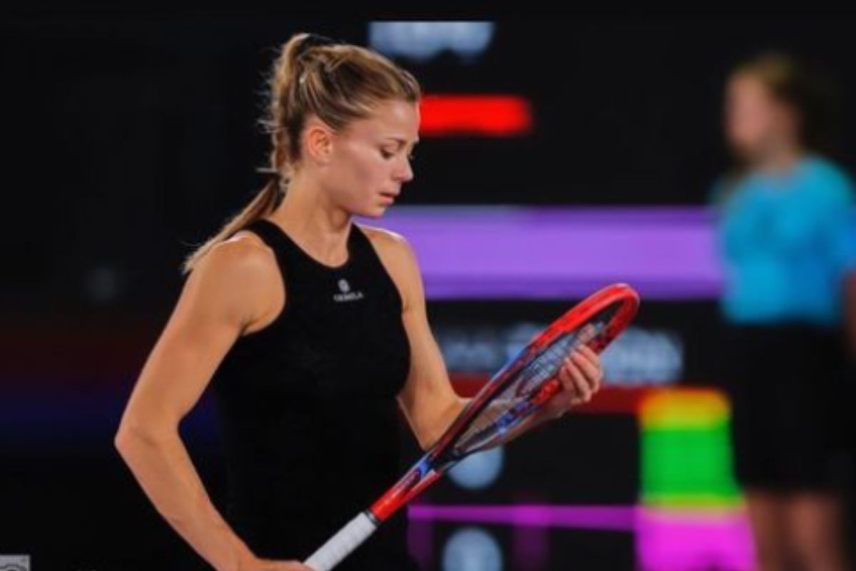 Camila Giorgi tutta in pelle sul ponte più bello. Incantevole - FOTO