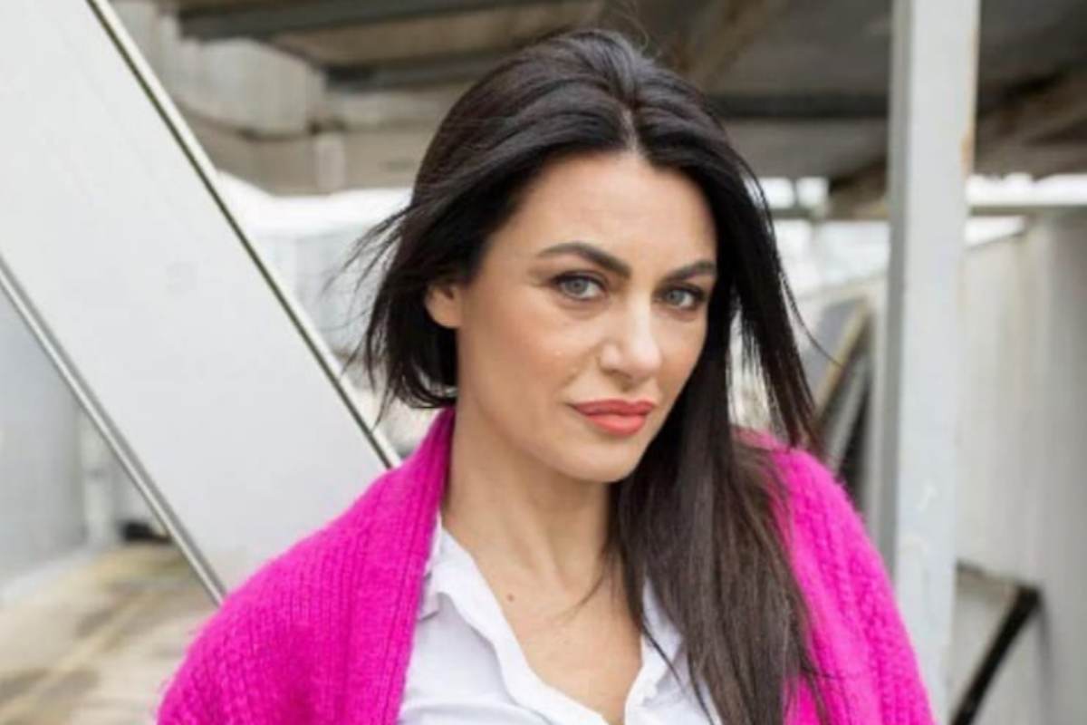 Gloria Nicoletti in costume: la foto esplosiva col davanzale in vista!